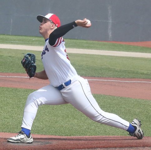 Post 64 Silverbacks roll against the Curve - The Morning Sun